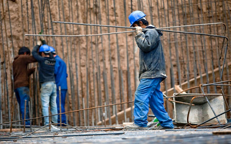 Over 500,000 Iranian Construction Workers Deprived of Insurance, Labor ...