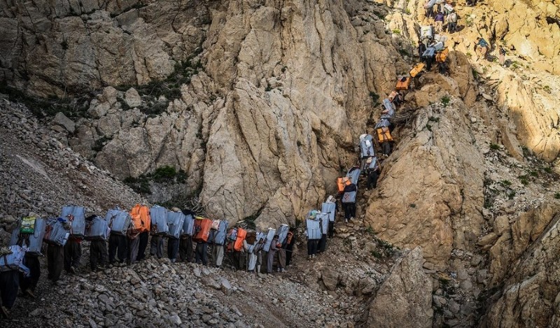 Kolbar Workers: Iran’s Borderline of Poverty, Death, and Repression ...