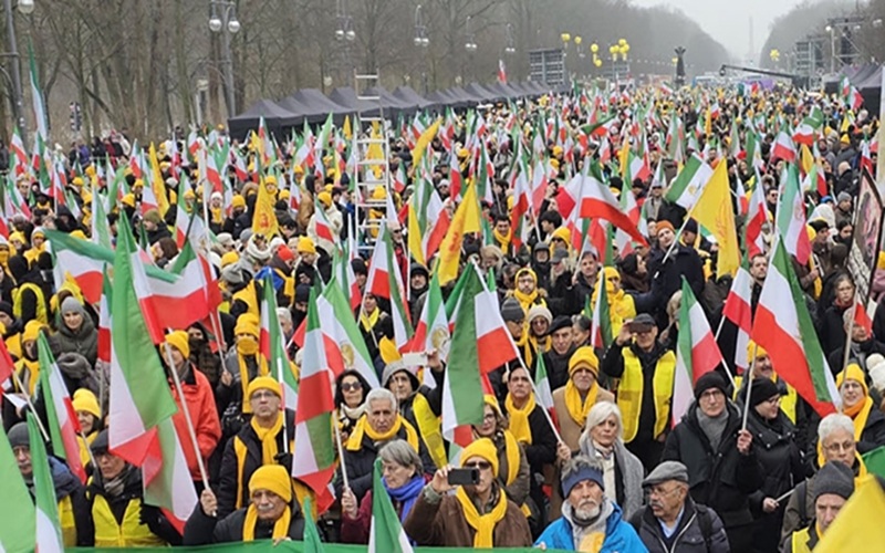 Iran at a Historic Crossroads: The Need for a National Democratic ...